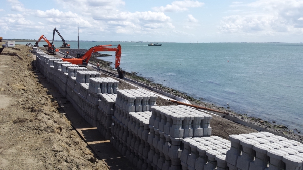 Dyke reinforcement Zuidhoek Zierikzee 22000 m2 Hillblocks (dyke blocks ...